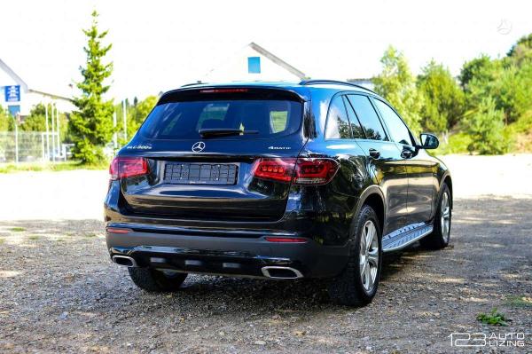 Melns Mercedes-Benz GLC 300 2020 Kretinga, ar dzinēja tilpumu 2.00 L un nobraukumu 102 tūkst. km par 28650 €, foto 8 vietnē AUTOMOTO.COM.LV