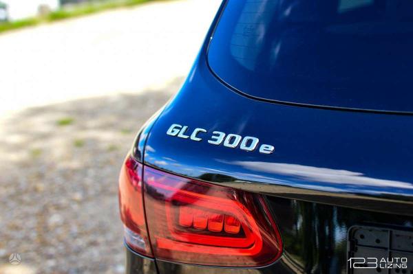 Melns Mercedes-Benz GLC 300 2020 Kretinga, ar dzinēja tilpumu 2.00 L un nobraukumu 102 tūkst. km par 28650 €, foto 11 vietnē AUTOMOTO.COM.LV