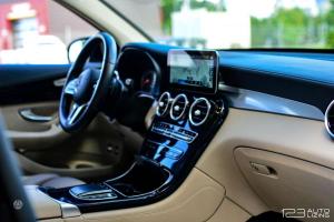 Melns Mercedes-Benz GLC 300 2020 Kretinga, ar dzinēja tilpumu 2.00 L un nobraukumu 102 tūkst. km par 28650 €, foto 22 vietnē AUTOMOTO.COM.LV