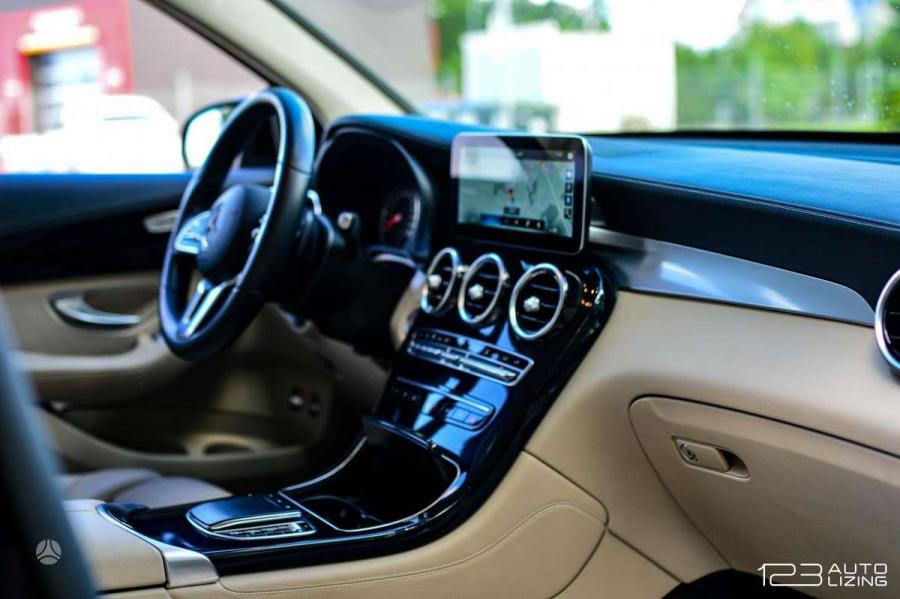 Melns Mercedes-Benz GLC 300 2020 Kretinga, ar dzinēja tilpumu 2.00 L un nobraukumu 102 tūkst. km par 28650 €, foto 22 vietnē AUTOMOTO.COM.LV