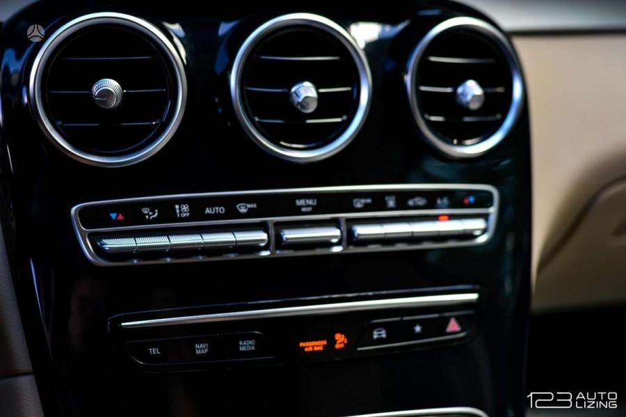Melns Mercedes-Benz GLC 300 2020 Kretinga, ar dzinēja tilpumu 2.00 L un nobraukumu 102 tūkst. km par 28650 €, foto 28 vietnē AUTOMOTO.COM.LV