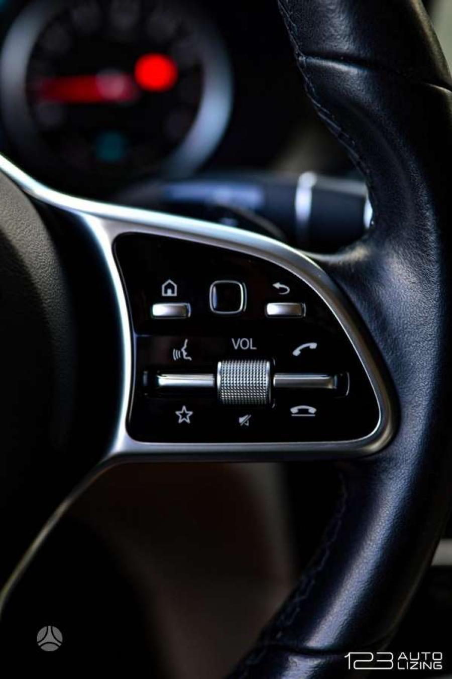 Melns Mercedes-Benz GLC 300 2020 Kretinga, ar dzinēja tilpumu 2.00 L un nobraukumu 102 tūkst. km par 28650 €, foto 31 vietnē AUTOMOTO.COM.LV