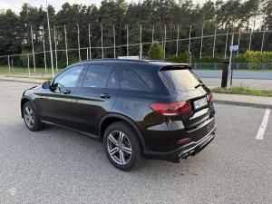 Черный Мерседес GLC 300 2020 в Вильнюс, объемом двигателя 1.99 л и пробегом 94 тыс. км за 26000 €, фото 5 на AUTOMOTO.COM.LV