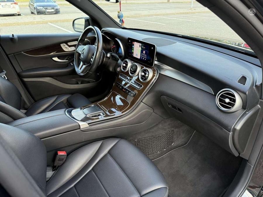 Черный Мерседес GLC 300 2020 в Вильнюс, объемом двигателя 1.99 л и пробегом 94 тыс. км за 26000 €, фото 11 на AUTOMOTO.COM.LV