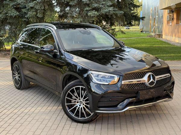 Melns Mercedes-Benz GLC 300 2020 Kauņa, ar dzinēja tilpumu 1.99 L un nobraukumu 150 tūkst. km par 19900 €, foto 1 vietnē AUTOMOTO.COM.LV