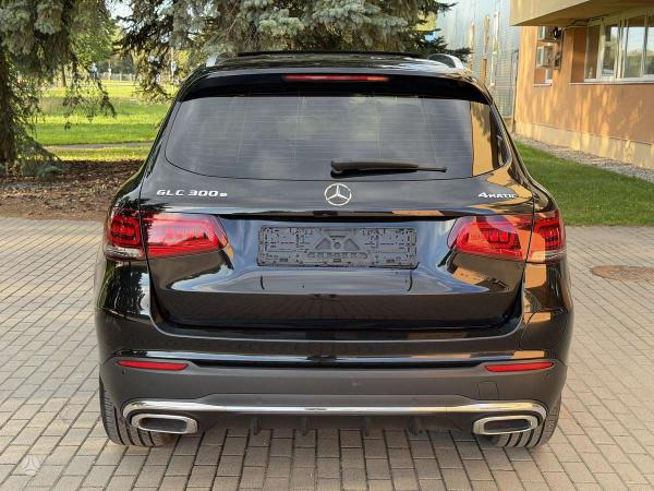 Melns Mercedes-Benz GLC 300 2020 Kauņa, ar dzinēja tilpumu 1.99 L un nobraukumu 150 tūkst. km par 19900 €, foto 6 vietnē AUTOMOTO.COM.LV