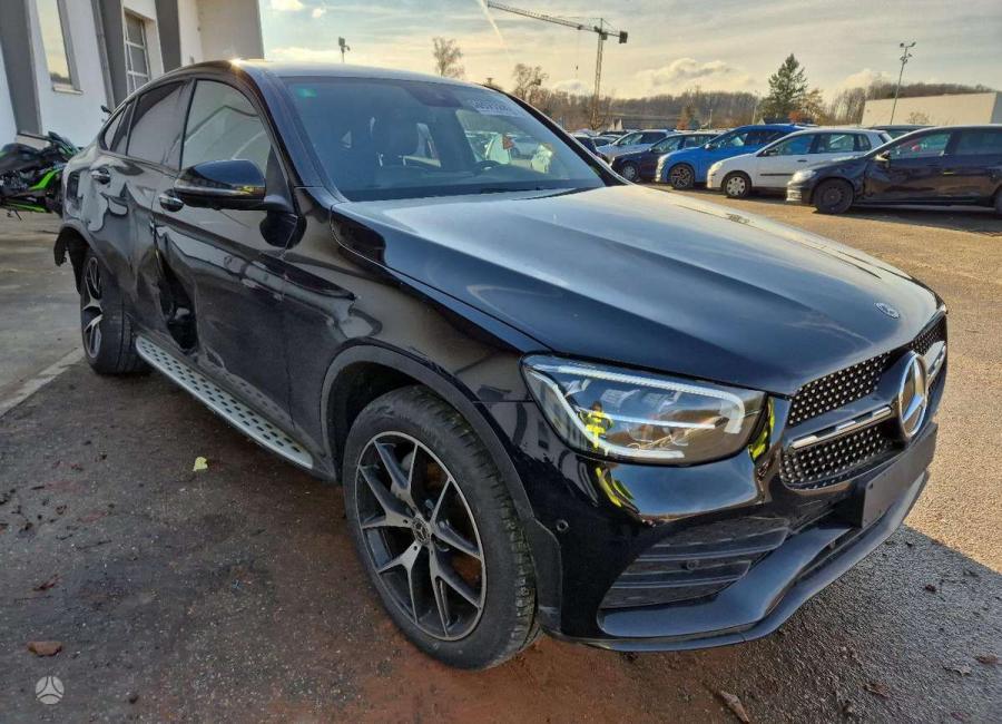 Black Mercedes-Benz GLC 300 2021 in Klaipeda, with an engine capacity of 1.95 L and mileage of 112 thousand km for 14100 €, photo 3 on AUTOMOTO.COM.LV