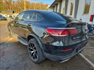 Black Mercedes-Benz GLC 300 2021 in Klaipeda, with an engine capacity of 1.95 L and mileage of 112 thousand km for 14100 €, photo 4 on AUTOMOTO.COM.LV