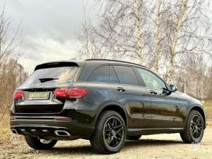 Melns Mercedes-Benz GLC 300 2021 Šauļi, ar dzinēja tilpumu 2.00 L un nobraukumu 175 tūkst. km par 30900 €, foto 4 vietnē AUTOMOTO.COM.LV