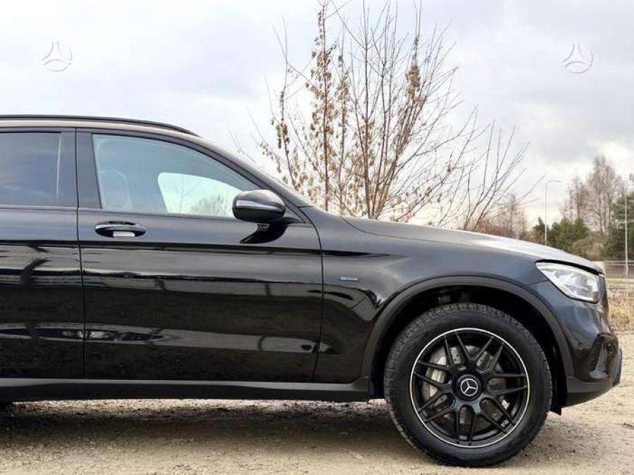 Melns Mercedes-Benz GLC 300 2021 Šauļi, ar dzinēja tilpumu 2.00 L un nobraukumu 175 tūkst. km par 30900 €, foto 10 vietnē AUTOMOTO.COM.LV