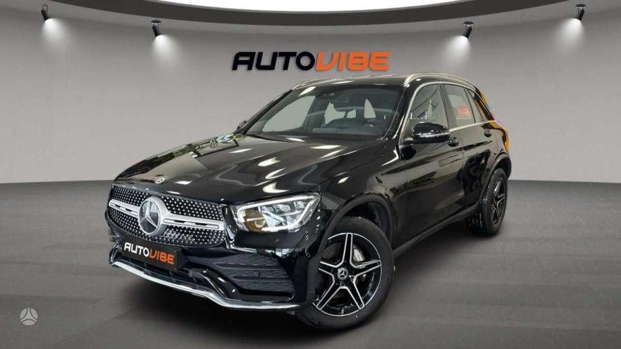 Black Mercedes-Benz GLC 300 2021 in Vilnius, with an engine capacity of 2.00 L and mileage of 145 thousand km for 31777 €, photo 2 on AUTOMOTO.COM.LV