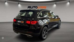 Black Mercedes-Benz GLC 300 2021 in Vilnius, with an engine capacity of 2.00 L and mileage of 145 thousand km for 31777 €, photo 5 on AUTOMOTO.COM.LV