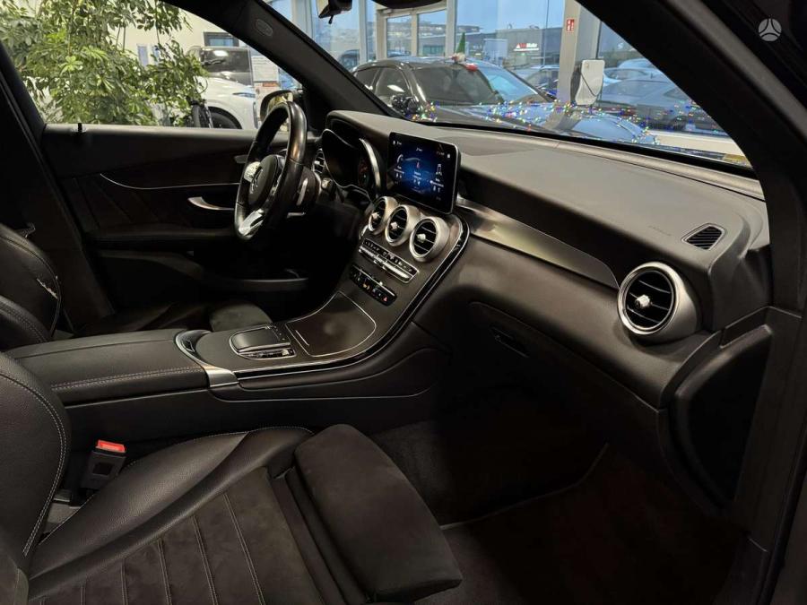 Black Mercedes-Benz GLC 300 2021 in Vilnius, with an engine capacity of 2.00 L and mileage of 145 thousand km for 31777 €, photo 10 on AUTOMOTO.COM.LV