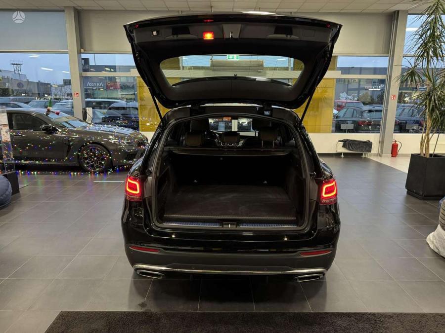 Melns Mercedes-Benz GLC 300 2021 Viļņa, ar dzinēja tilpumu 2.00 L un nobraukumu 145 tūkst. km par 31777 €, foto 38 vietnē AUTOMOTO.COM.LV