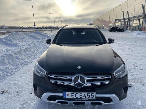 Black Mercedes-Benz GLC 300 2021 in Panevezys, with an engine capacity of 1.99 L and mileage of 156 thousand km for 32500 €, photo 1 on AUTOMOTO.COM.LV