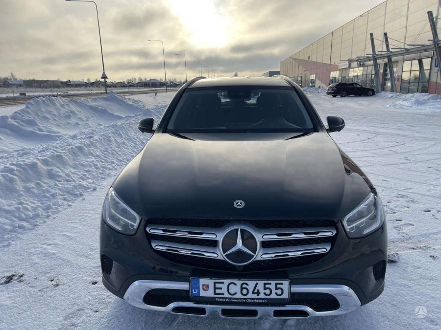 Black Mercedes-Benz GLC 300 2021 in Panevezys, with an engine capacity of 1.99 L and mileage of 156 thousand km for 32500 €, photo 1 on AUTOMOTO.COM.LV