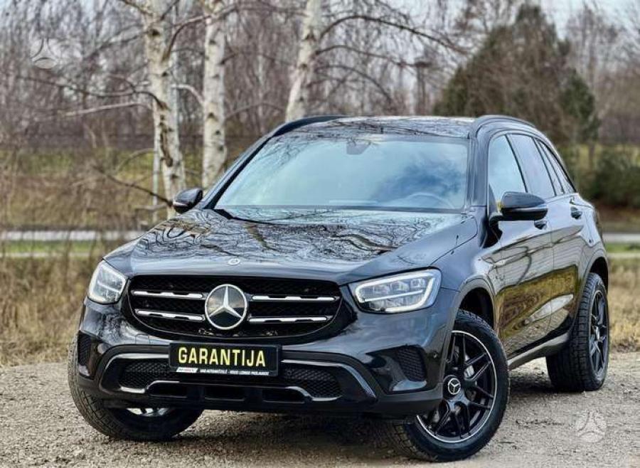 Black Mercedes-Benz GLC 300 2021 in Siauliai, with an engine capacity of 2.00 L and mileage of 175 thousand km for 30900 €, photo 2 on AUTOMOTO.COM.LV