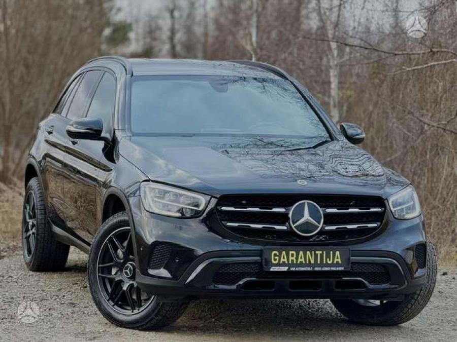 Melns Mercedes-Benz GLC 300 2021 Šauļi, ar dzinēja tilpumu 2.00 L un nobraukumu 175 tūkst. km par 30900 €, foto 1 vietnē AUTOMOTO.COM.LV
