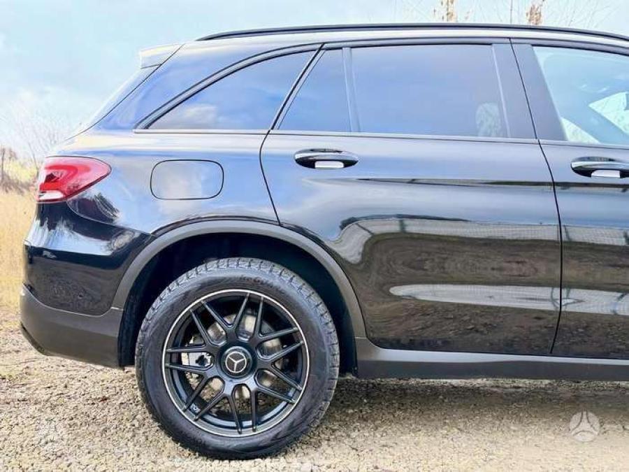 Melns Mercedes-Benz GLC 300 2021 Šauļi, ar dzinēja tilpumu 2.00 L un nobraukumu 175 tūkst. km par 30900 €, foto 9 vietnē AUTOMOTO.COM.LV