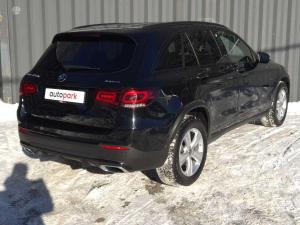 Black Mercedes-Benz GLC 300 2021 in Vilnius, with an engine capacity of 1.95 L and mileage of 156 thousand km for 37000 €, photo 3 on AUTOMOTO.COM.LV