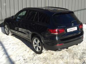 Black Mercedes-Benz GLC 300 2021 in Vilnius, with an engine capacity of 1.95 L and mileage of 156 thousand km for 37000 €, photo 4 on AUTOMOTO.COM.LV