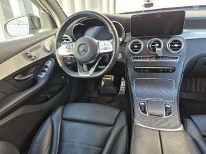 Black Mercedes-Benz GLC 300 2021 in Vilnius, with an engine capacity of 1.95 L and mileage of 156 thousand km for 37000 €, photo 6 on AUTOMOTO.COM.LV