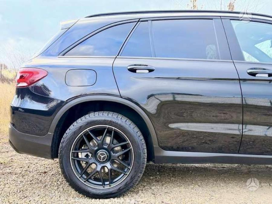 Black Mercedes-Benz GLC 300 2021 in Siauliai, with an engine capacity of 2.00 L and mileage of 175 thousand km for 29999 €, photo 9 on AUTOMOTO.COM.LV