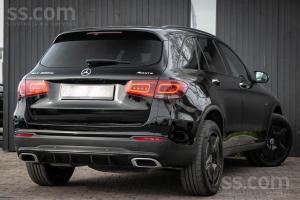 Melns Mercedes-Benz GLC 300 2021 Tukums, ar dzinēja tilpumu 2.00 L un nobraukumu 136 tūkst. km par 29990 €, foto 5 vietnē AUTOMOTO.COM.LV