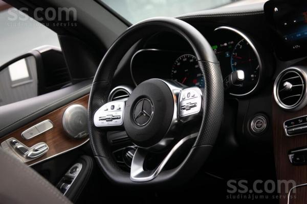 Черный Мерседес GLC 300 2021 в Тукумс, объемом двигателя 2.00 л и пробегом 136 тыс. км за 29990 €, фото 9 на AUTOMOTO.COM.LV