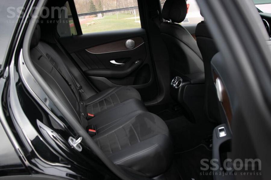 Melns Mercedes-Benz GLC 300 2021 Tukums, ar dzinēja tilpumu 2.00 L un nobraukumu 136 tūkst. km par 29990 €, foto 14 vietnē AUTOMOTO.COM.LV