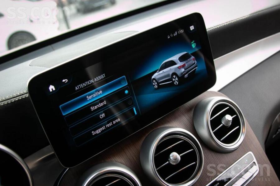 Melns Mercedes-Benz GLC 300 2021 Tukums, ar dzinēja tilpumu 2.00 L un nobraukumu 136 tūkst. km par 29990 €, foto 25 vietnē AUTOMOTO.COM.LV
