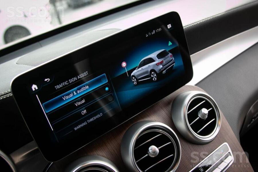 Melns Mercedes-Benz GLC 300 2021 Tukums, ar dzinēja tilpumu 2.00 L un nobraukumu 136 tūkst. km par 29990 €, foto 28 vietnē AUTOMOTO.COM.LV