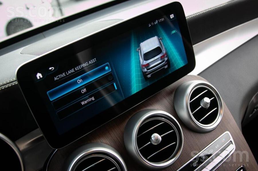 Melns Mercedes-Benz GLC 300 2021 Tukums, ar dzinēja tilpumu 2.00 L un nobraukumu 136 tūkst. km par 29990 €, foto 35 vietnē AUTOMOTO.COM.LV