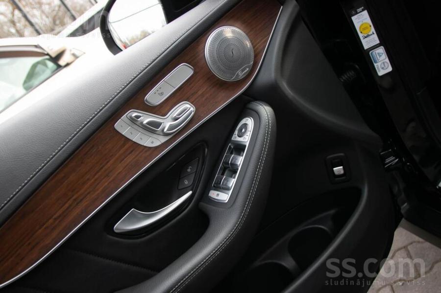 Melns Mercedes-Benz GLC 300 2021 Tukums, ar dzinēja tilpumu 2.00 L un nobraukumu 136 tūkst. km par 29990 €, foto 36 vietnē AUTOMOTO.COM.LV