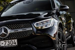 Black Mercedes-Benz GLC 300 2021 in Riga, with an engine capacity of 2.00 L and mileage of 0 thousand km for 25900 €, photo 4 on AUTOMOTO.COM.LV