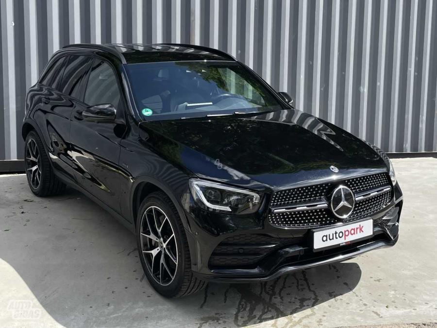 Melns Mercedes-Benz GLC 300 2021 Viļņa, ar dzinēja tilpumu 2.00 L un nobraukumu 156 tūkst. km par 35900 €, foto 4 vietnē AUTOMOTO.COM.LV