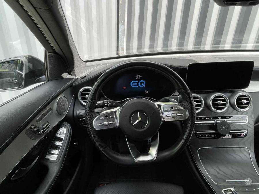 Black Mercedes-Benz GLC 300 2021 in Vilnius, with an engine capacity of 1.95 L and mileage of 156 thousand km for 35900 €, photo 14 on AUTOMOTO.COM.LV