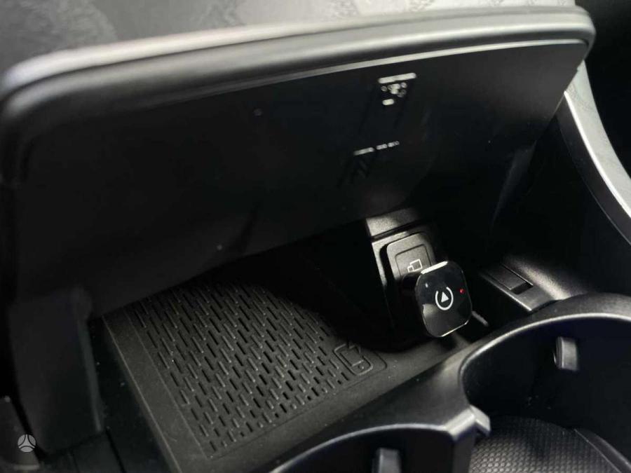 Black Mercedes-Benz GLC 300 2021 in Vilnius, with an engine capacity of 1.95 L and mileage of 156 thousand km for 35900 €, photo 22 on AUTOMOTO.COM.LV