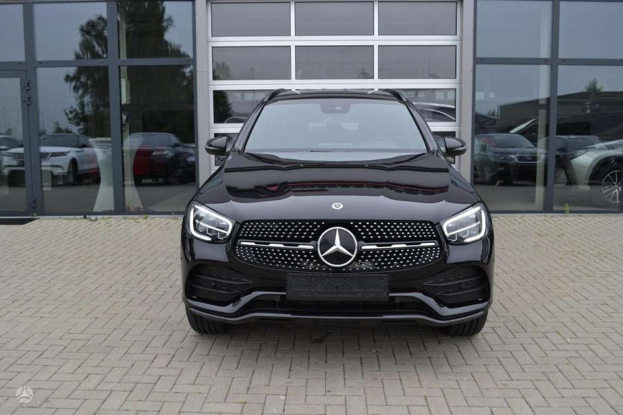 Black Mercedes-Benz GLC 300 2021 in Vilnius, with an engine capacity of 1.95 L and mileage of 169 thousand km for 30000 €, photo 4 on AUTOMOTO.COM.LV