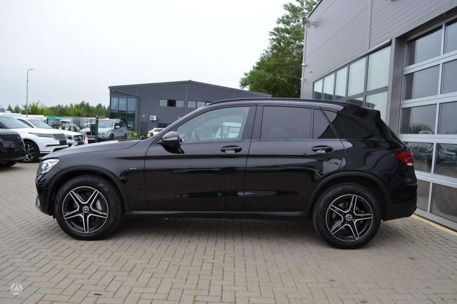 Black Mercedes-Benz GLC 300 2021 in Vilnius, with an engine capacity of 1.95 L and mileage of 169 thousand km for 30000 €, photo 7 on AUTOMOTO.COM.LV