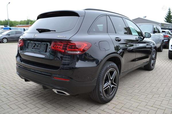 Black Mercedes-Benz GLC 300 2021 in Vilnius, with an engine capacity of 1.95 L and mileage of 169 thousand km for 30000 €, photo 7 on AUTOMOTO.COM.LV