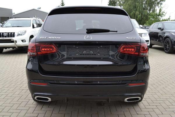 Black Mercedes-Benz GLC 300 2021 in Vilnius, with an engine capacity of 1.95 L and mileage of 169 thousand km for 30000 €, photo 8 on AUTOMOTO.COM.LV