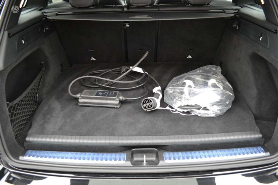 Black Mercedes-Benz GLC 300 2021 in Vilnius, with an engine capacity of 1.95 L and mileage of 169 thousand km for 30000 €, photo 10 on AUTOMOTO.COM.LV