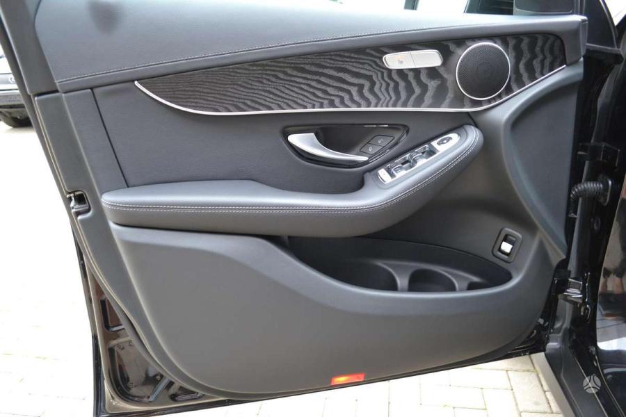 Black Mercedes-Benz GLC 300 2021 in Vilnius, with an engine capacity of 1.95 L and mileage of 169 thousand km for 30000 €, photo 12 on AUTOMOTO.COM.LV