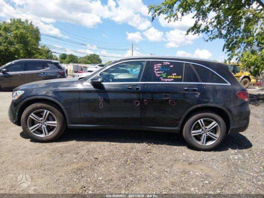 Black Mercedes-Benz GLC 300 2021 in Klaipeda, with an engine capacity of 2.00 L and mileage of 76 thousand km for 14200 €, photo 3 on AUTOMOTO.COM.LV