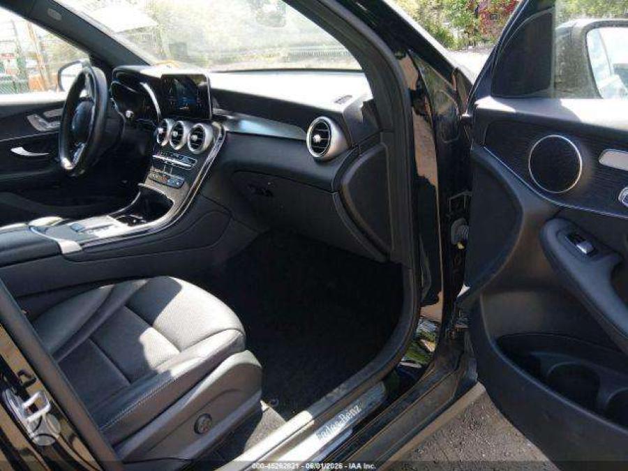 Black Mercedes-Benz GLC 300 2021 in Klaipeda, with an engine capacity of 2.00 L and mileage of 76 thousand km for 14200 €, photo 16 on AUTOMOTO.COM.LV