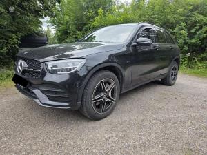 Melns Mercedes-Benz GLC 300 2021 Kauņa, ar dzinēja tilpumu 1.95 L un nobraukumu 186 tūkst. km par 26000 €, foto  vietnē AUTOMOTO.COM.LV