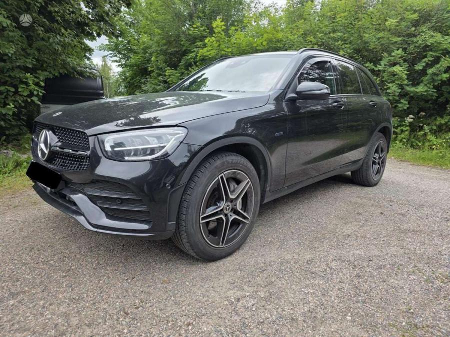 Melns Mercedes-Benz GLC 300 2021 Kauņa, ar dzinēja tilpumu 1.95 L un nobraukumu 186 tūkst. km par 26000 €, foto 1 vietnē AUTOMOTO.COM.LV