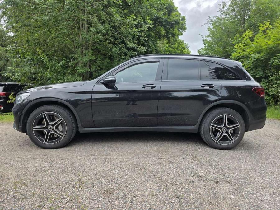 Melns Mercedes-Benz GLC 300 2021 Kauņa, ar dzinēja tilpumu 1.95 L un nobraukumu 186 tūkst. km par 26000 €, foto 3 vietnē AUTOMOTO.COM.LV