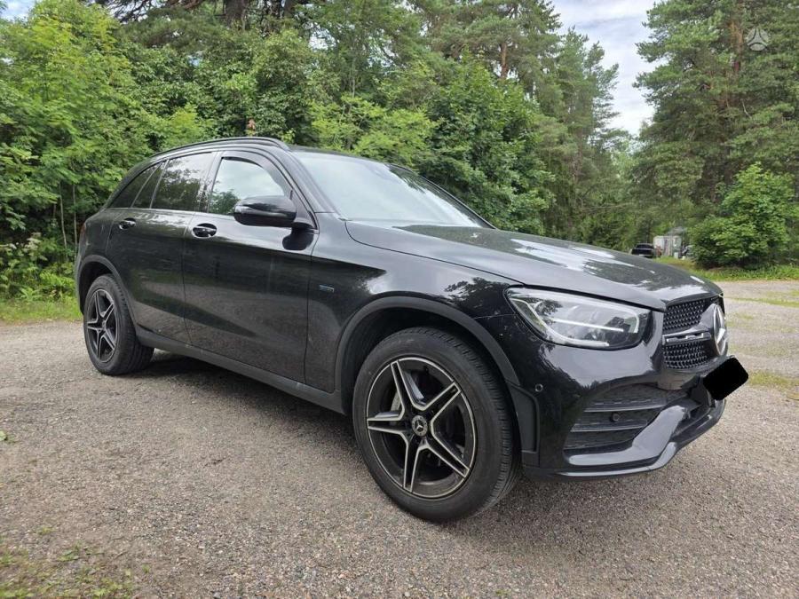 Melns Mercedes-Benz GLC 300 2021 Kauņa, ar dzinēja tilpumu 1.95 L un nobraukumu 186 tūkst. km par 26000 €, foto 4 vietnē AUTOMOTO.COM.LV